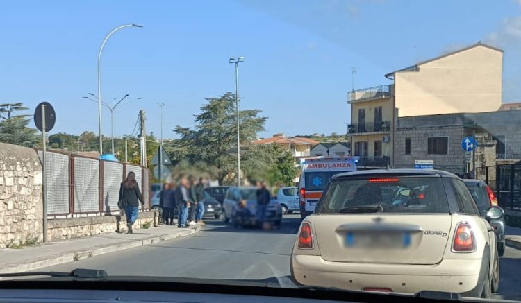 Incidente a Modica, investita mentre attraversa la strada - Quotidiano di Ragusa