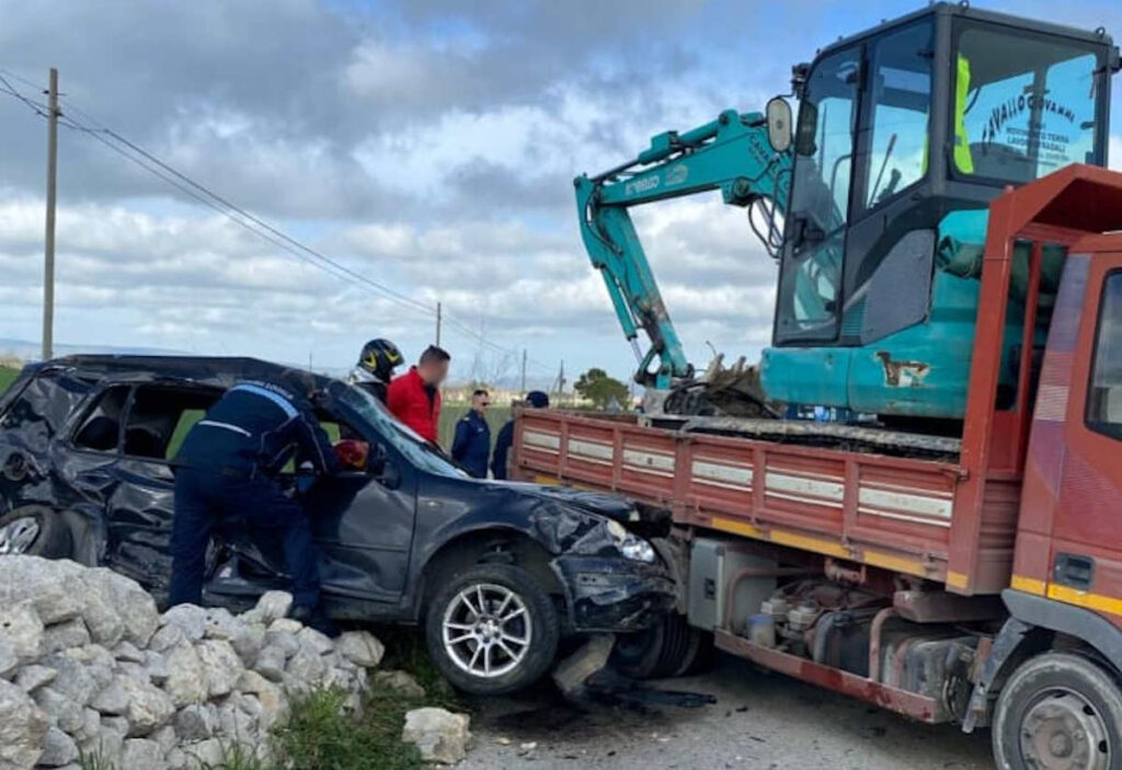 Grave incidente tra Modica e Ragusa: terribile scontro tra auto e ...